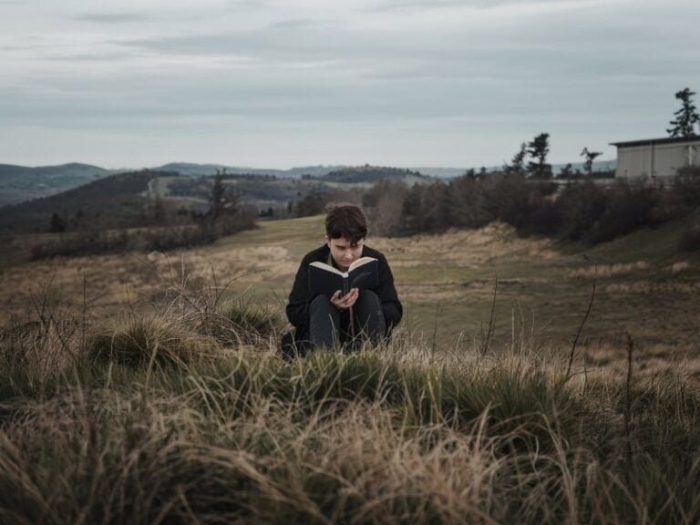 How to Start Reading Books: A Beginner’s Guide